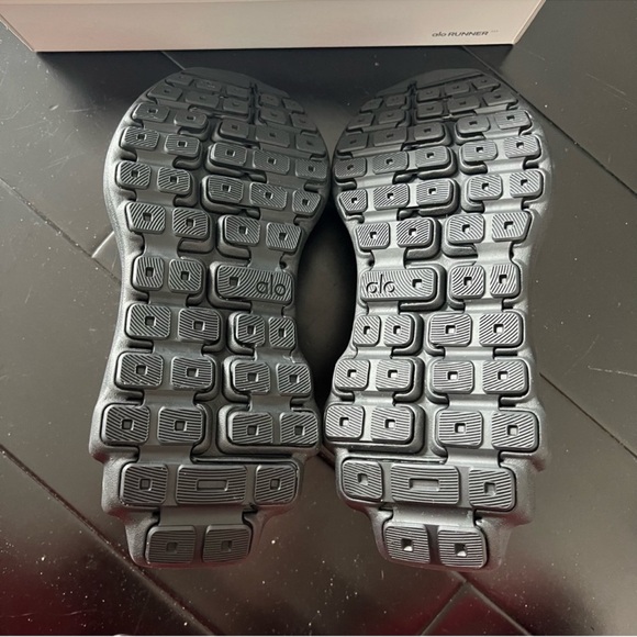 ALO Yoga | Shoes | Alo Yoga Runner Sneakers | Poshmark